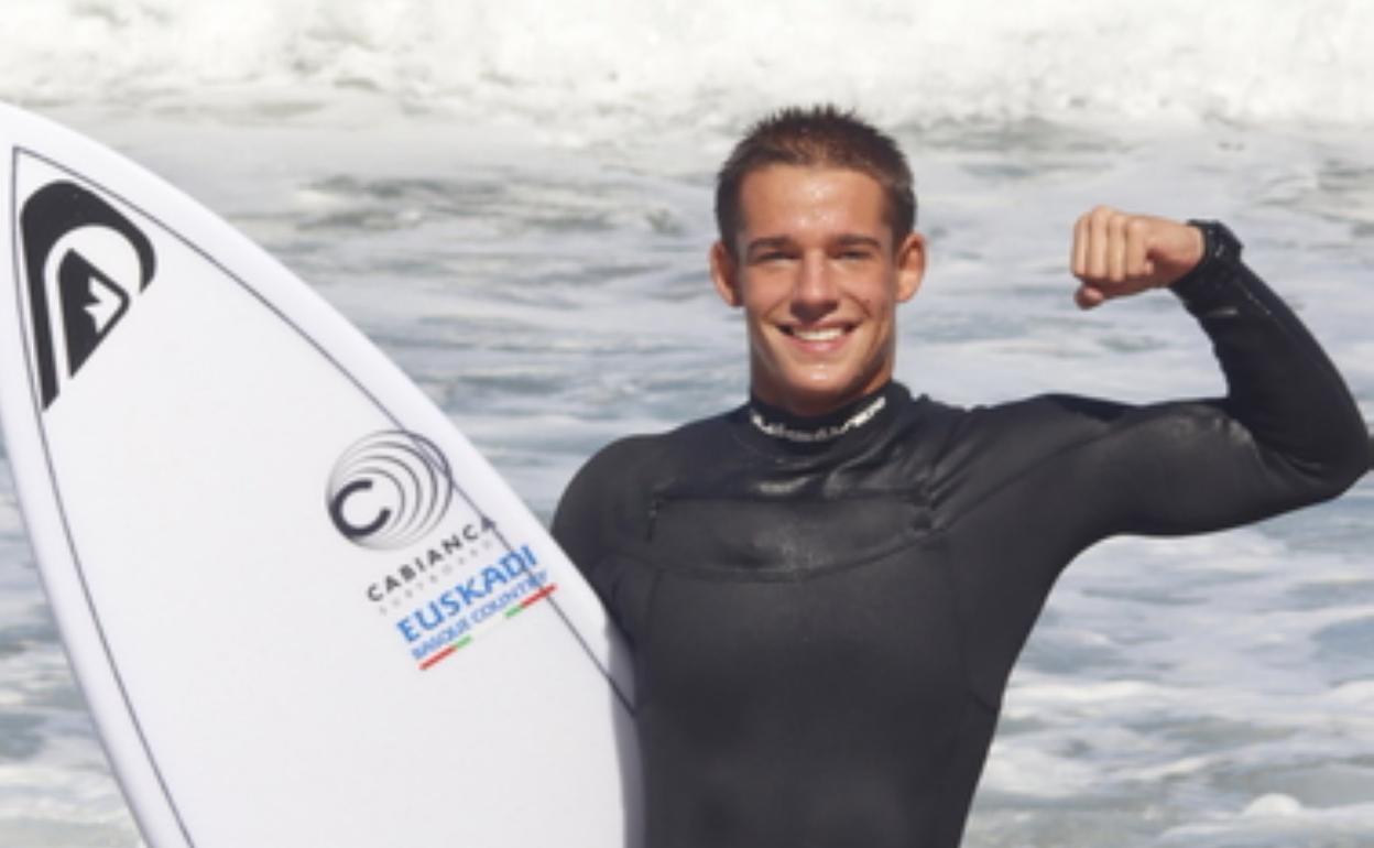 Deba: Bitor Garitaonandia, campeón de España absoluto de surf | El Diario Vasco